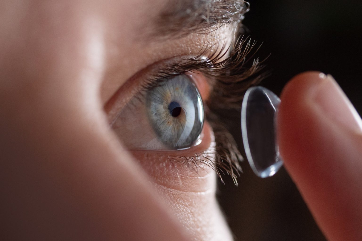 LASIK vs. Contact Lenses: Pros and Cons for the Indian Lifestyle ...